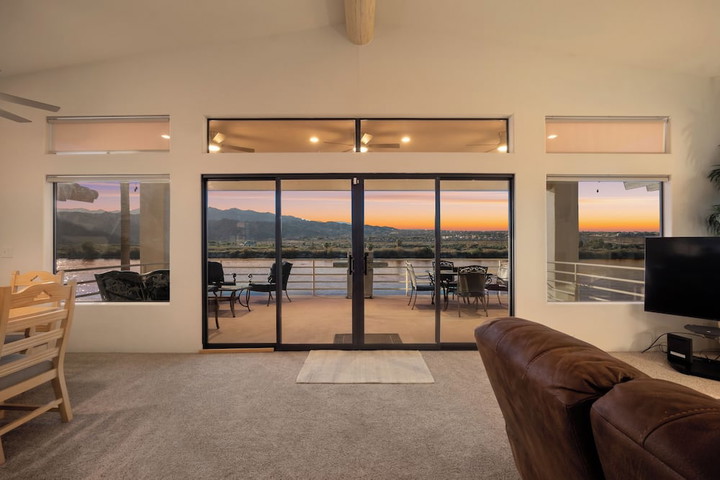 Exceptional 4 Bedroom Riverfront Home With Dock! Sleeps 16 - Bullhead City, AZ