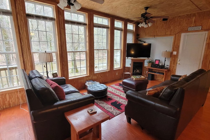 Romantic Waterfront Getaway *Fishing*family*fun - Hot Springs, NC