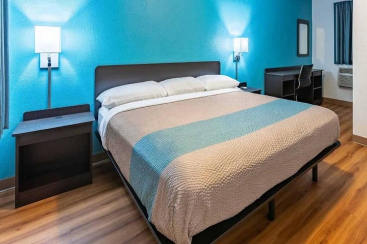 1 Queen Bed | Non-smoking - White Plains, NY