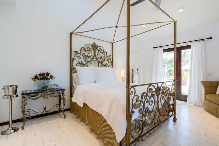 Poolside Suite With A Private Rose Garden Next To The Vineyard And Private Entry - San Jose, CA