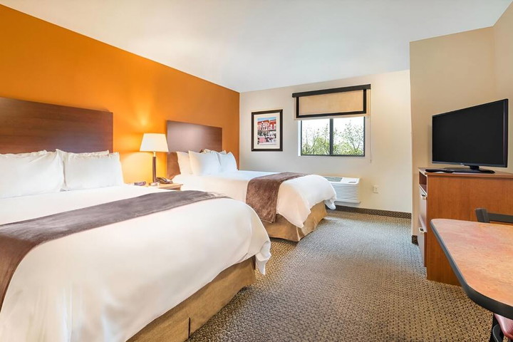 4 Bright + Homey Rooms Perfect For Exploring Lake Manawa & Union Pacific Museum - Council Bluffs, IA