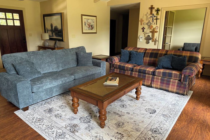 Spacious 4-bedroom House In Ozark, Near Finley Farms, No Cleaning Fee - Ozark, MO