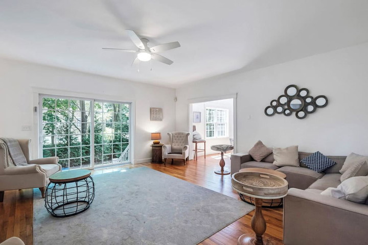 Colonial Compound With Oversized Living Rooms, Gym, And Arcade Room, Close... - The Hamptons, NY