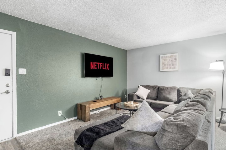 2 Min At&t Stadium Walk | Cozy & Clean 2br Apt - Arlington, TX