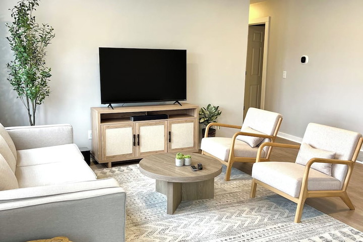 Cozy Modern Farmhouse Prime Lakeview Location - Battle Creek, MI