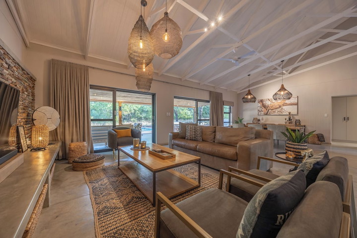 Ubuntu Luxury Villa, With Private Pool, 3-and-suite Bedrooms, Near Kruger Park - Hoedspruit