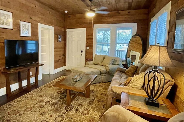 Rustic, Spacious 3br Cottage On Bayou; Central Lafayette - Louisiana