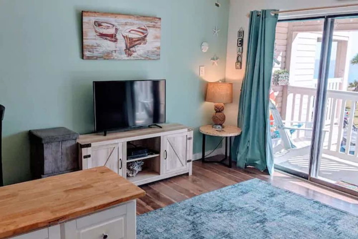Remodeled Surfside Retreat With Beach Access - Corpus Christi, TX