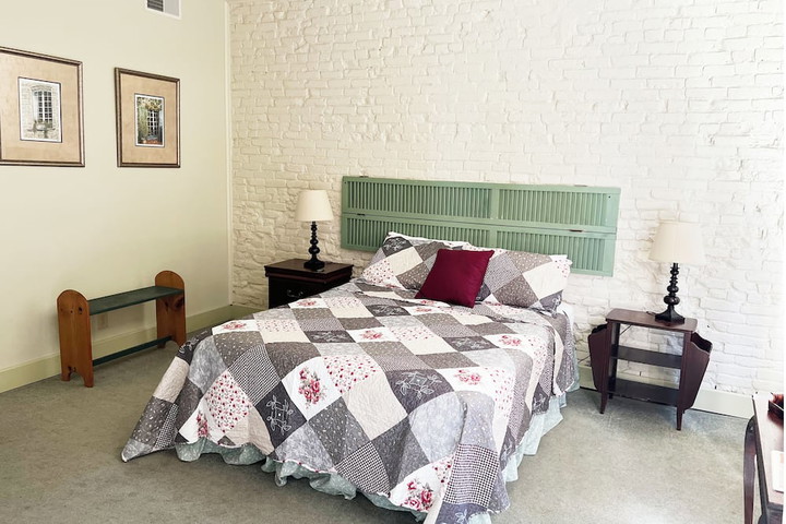 Cozy Room Located In Historic Downtown With A 5 Minute Walk To The Riverfront! - Louisiana, MO