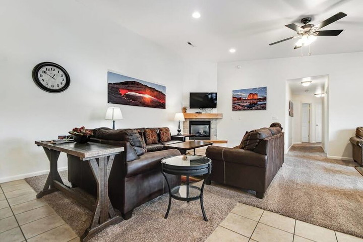 Updated Family Home With Private Hot Tub, Firepit & Shared Pool - Moab, UT