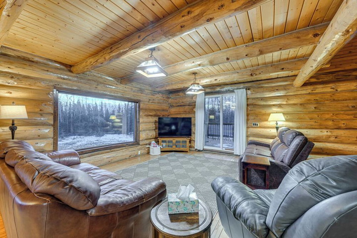 < 1 Mi To Kenai River: Spacious Cabin W/ Deck! - Alaska