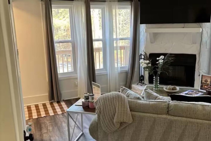 The Serene Haven, 2-bedroom Apartment W/ Fire Place - Smyrna, GA