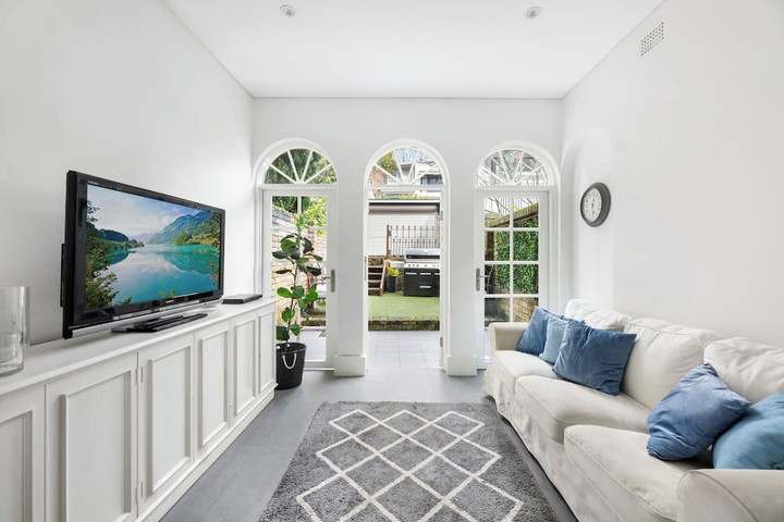 Classic 3br Terrace Over 3 Levels, Great Location W/ Parking, Pets Allowed - Bondi Beach