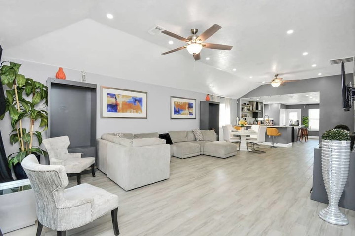 Houston Home Sleeps 10 | Near Nrg & Medical Center - Houston, TX