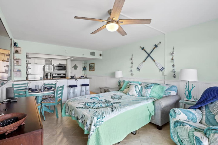 Ocean Front, Pool, Grill, King +Double + Queen Sofa Bed, Beach & Pickleball Gear - Stuart, FL