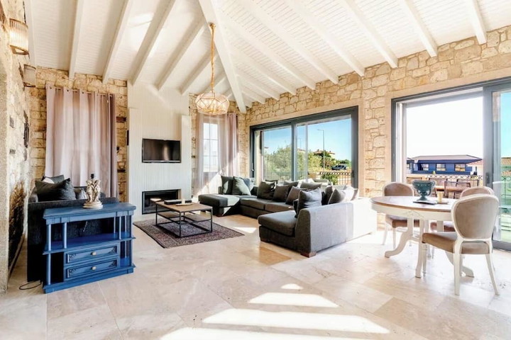 Luxury Private Stone Villa With Private Pool And Sea View In Cesme - Çeşme