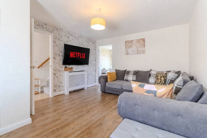 Spacious And Cosy 3-bed Home In Bedford By Renzo, Free Parking, Close To A6 - Bedford