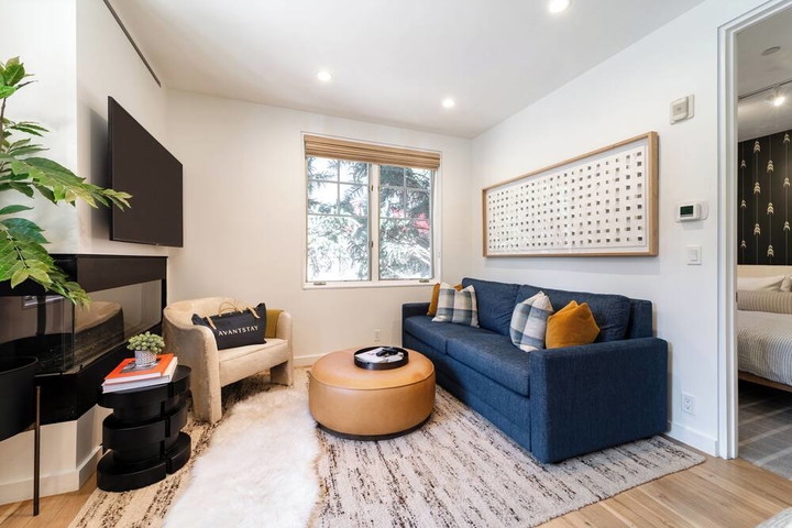 Aspen Hideaway By Avantstay | Walk To Aspen, Near Slopes + Pool & Hot Tub Access - Aspen, CO