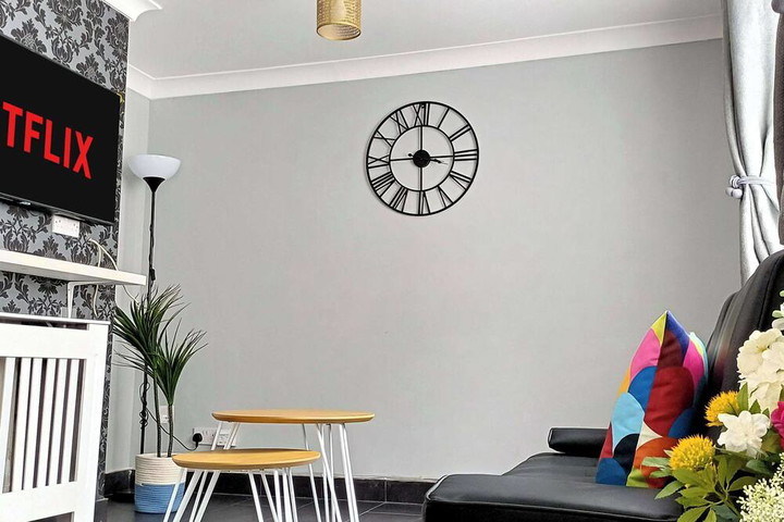 Superb Central Location-station-airport-parking - Buckinghamshire