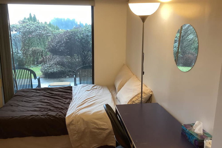 Two Bed Room Suite, Ground Floor, South Facing Down Town City And Garden View, - West Vancouver