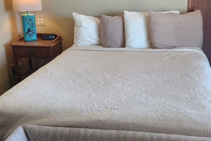 Snug Harbor Inn - Basic-water 7 & 10 - Door County, WI