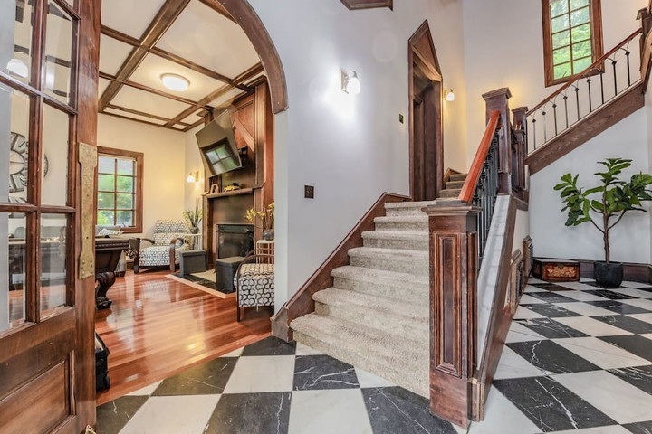 Castle Estate In Sw Portland With Hot Tubs, Minutes From Downtown Portland. - Beaverton, OR