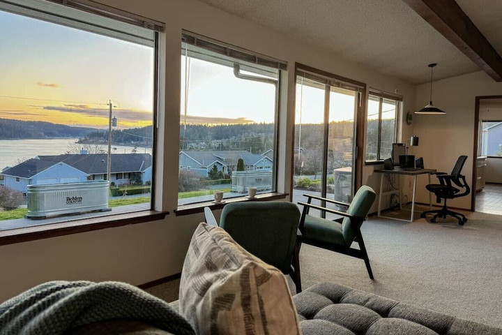 Skagit Bay View, Sunsets, Hot Tub - Anacortes, WA