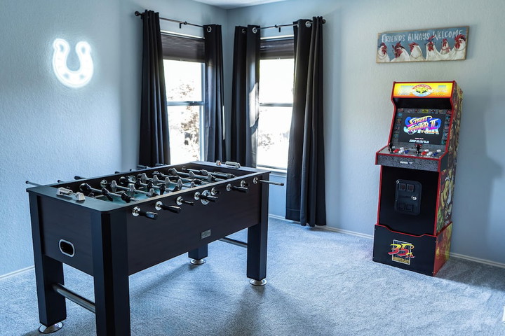 Sleeps 12 - Pool, Hot Tub & Game Room - Mansfield, TX