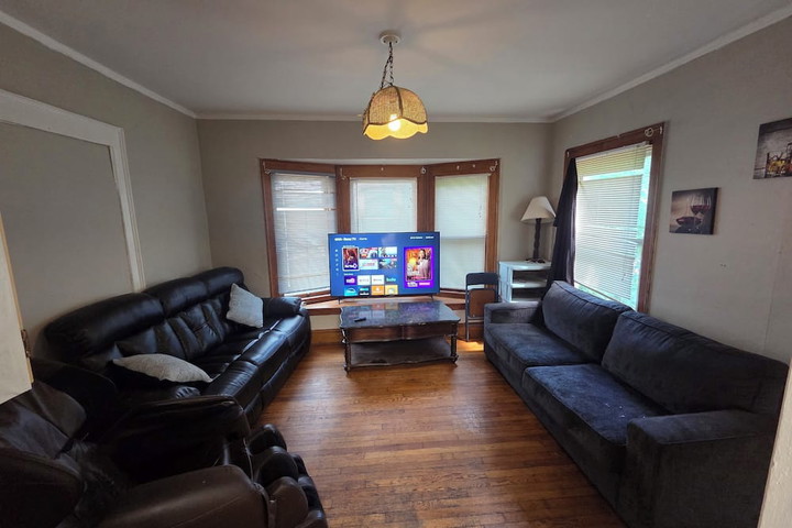 Giant House All King And Queen Beds  Rokun65 In Tv Near Hospital And College - Syracuse, NY