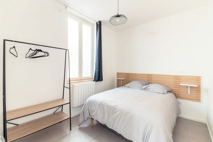 Lovely T2 Apartment In A Residence With Air Conditioning. - Bron