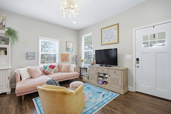 Charming Boho Bungalow - Marietta Square! - Kennesaw, GA