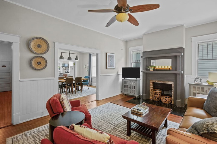 Historic Bungalow 2 Blocks From Uptown Action & 6 Blocks From Ecu! - Greenville, NC