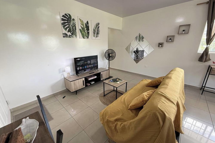 Manohiti Apartment Easy Tahiti Stay: Fast Wi-fi, Kitchen, Terrace & Carpark - French Polynesia