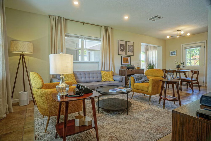 New! 3-bedroom 2-bath Designer Home With A Mid-mod Flair Near Downtown Orlando. - Winter Park, FL