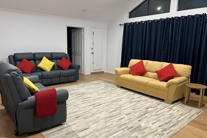 Brand New Elevated Spacious 3 Bedroom House Walking Distance To All Amenities. - Bremer Bay