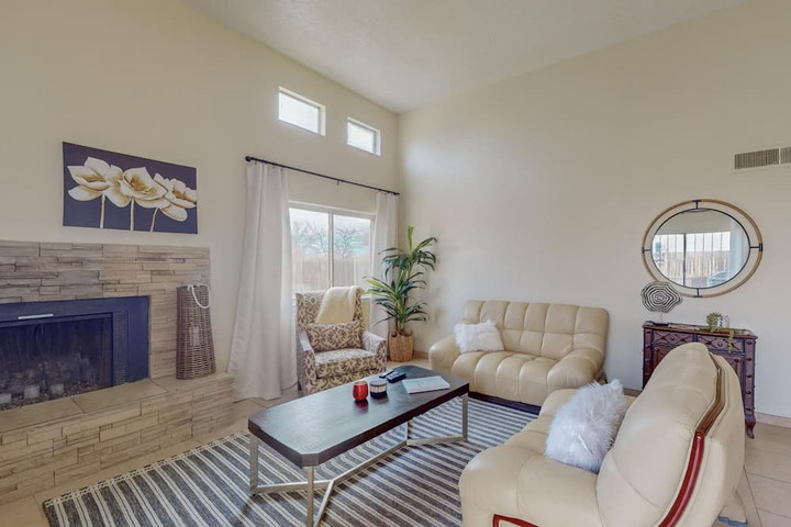 Quiet 2bd/2ba Condo Near Parks&golf, Yard For Dogs - Albuquerque, NM