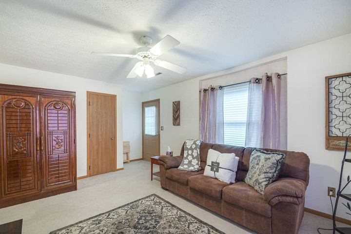 Welcoming Condo In Davenport: Central Location! - Davenport, IA