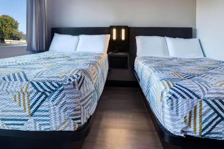 2 Full Beds | Micfridge - McKinleyville, CA