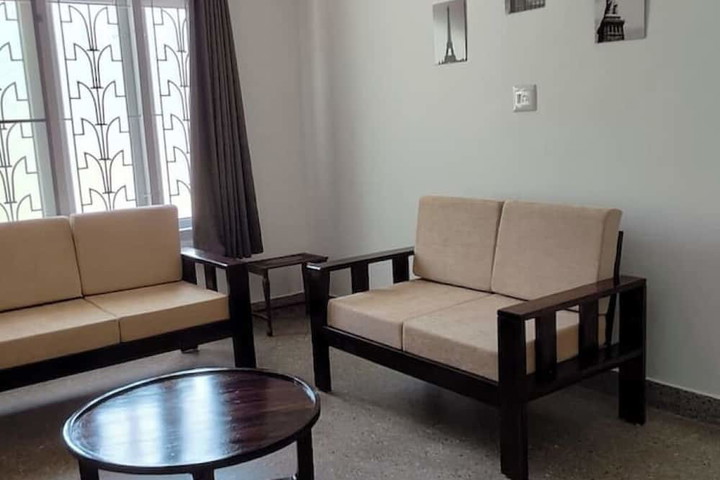 Genesis Spaces 12 Guests, 6 Bedrooms, 4 Ac+ 2 Non Ac Bedrooms - Kottayam