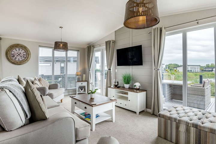Number 46 Lakes View, Family Friendly, With A Garden In Brean - Burnham-on-Sea