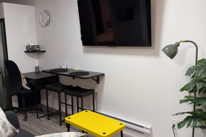 Modern Private Suite In Regina W/ Separate Entrance - Saskatchewan
