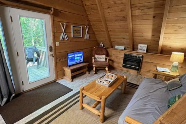All Decked Out - Pet Friendly With Hot Tub - Summersville, WV