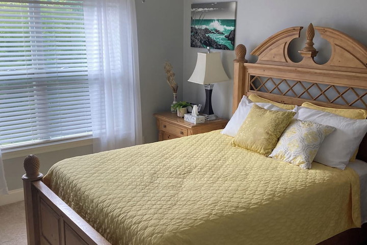 Rooms Upstairs. Entire House Is For Your Crew! 3 Br, 2 Ba, Sleeps 9. - Flowery Branch, GA