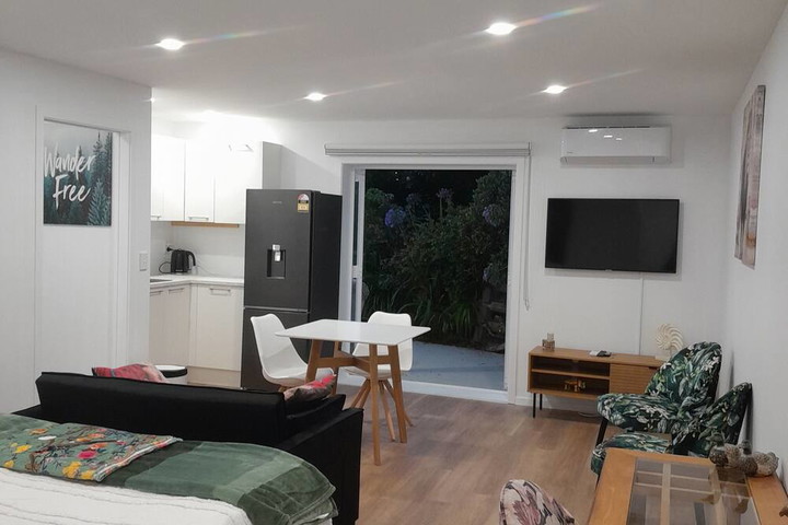 Hideaway - 5-minute Walk To Beach, Village, Restaurants, Parks, Walk/cycle Ways. - Waikanae