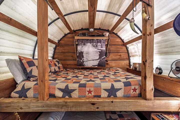 Prairie Palace Covered Wagon At Fox Pass Cabins - Hot Springs Village, AR