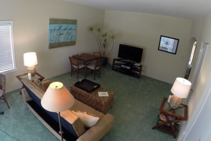 Mariposa- One Bedroom Flat; Sweet Getaway By The Beach!  Newly Renovated Beauty - Montecito, CA