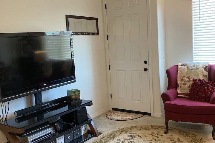 Lakeside 1 Bedroom Apt W/ Living Room, Kitchenette And Laundry - Maricopa, AZ