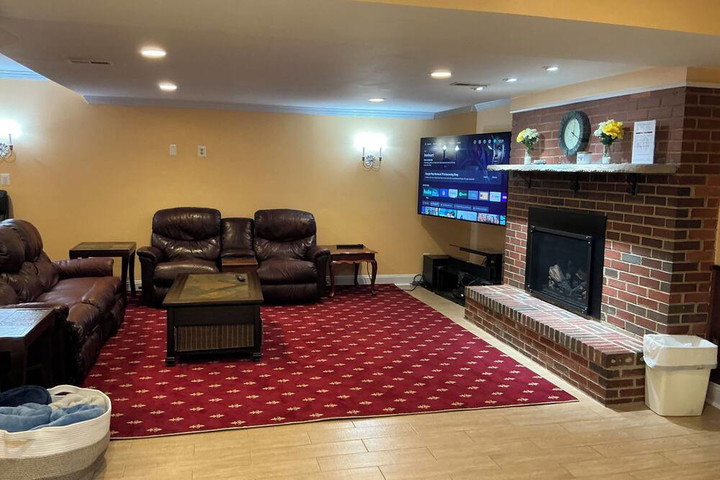 Home In Washington Dc, 2 Bedrooms, 4 Beds, 2 Baths,sleeping 5 & Free Parking. - Falls Church, VA