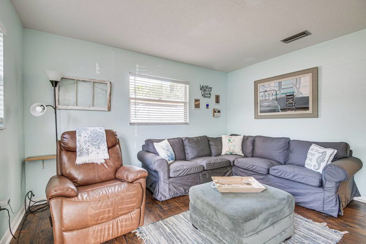 Cape Canaveral Cottage W/ Hot Tub: Walk To Beach - Cape Canaveral, FL