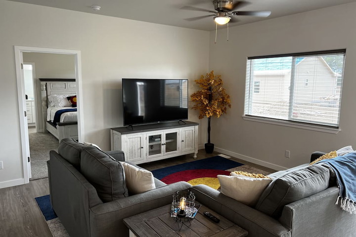Brand New Home! The Colorado House! Perfect For All 4 Seasons! - Montrose, CO